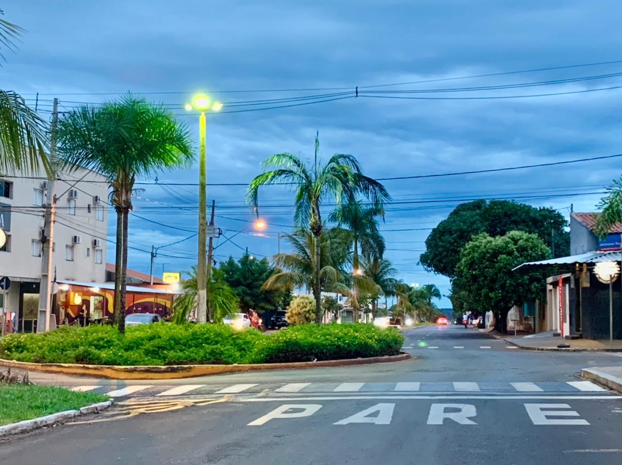 Veja o que ABRE e FECHA hoje e terça em Santa Vitória